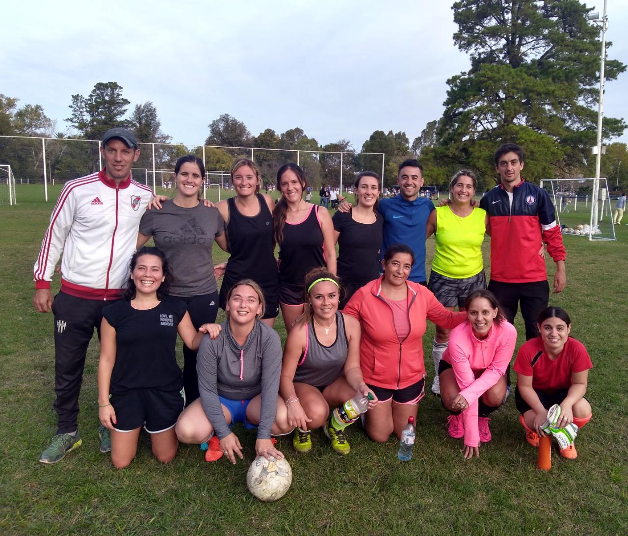 FÚTBOL FEMENINO | DEBUT DE “LAS CRUZADAS” – Club de Remo de Azul